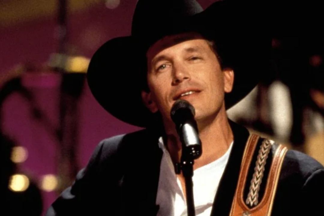 You Look So Good In Love - George Strait - Golden Music