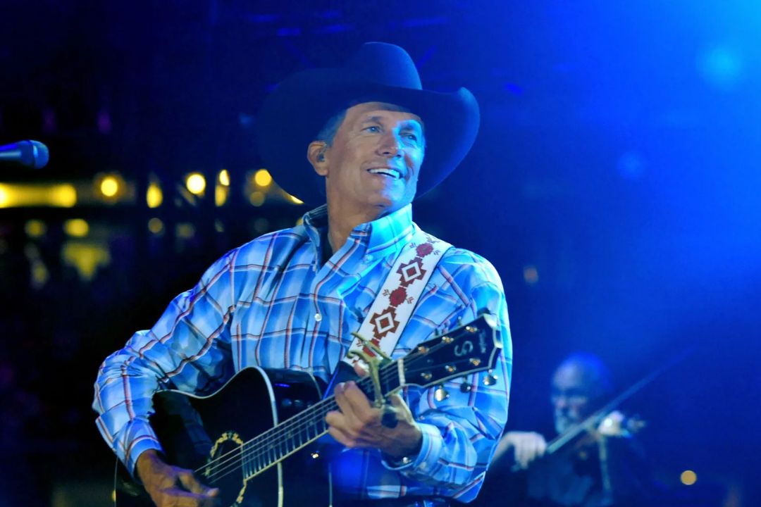 She'll Leave You With A Smile - George Strait - Golden Music