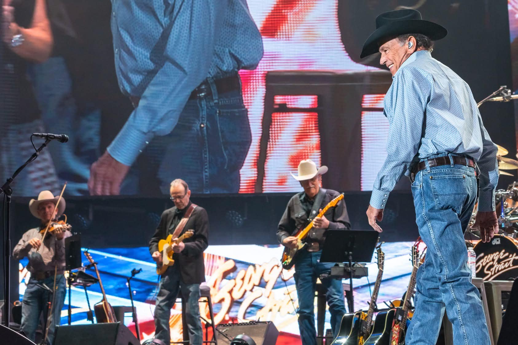 George Strait breaks concert attendance record - Golden Music