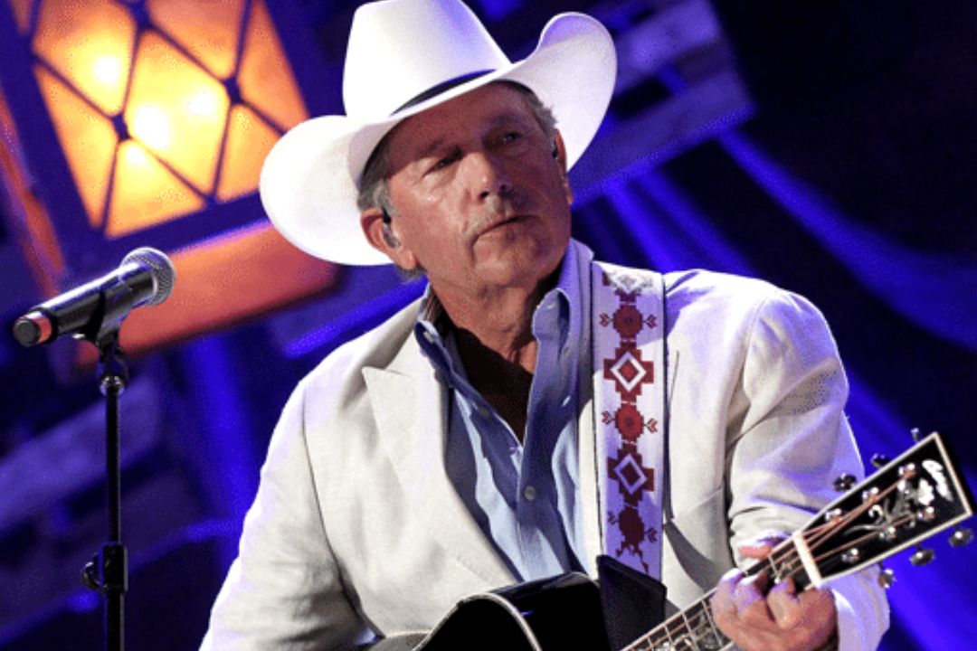 George Strait - Write This Down ( Live ) - Golden Music