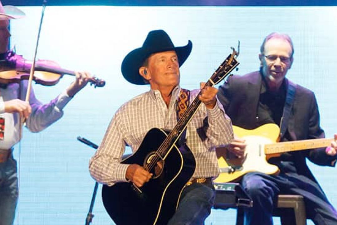 George Strait proves he’s still the King of Country with an ...