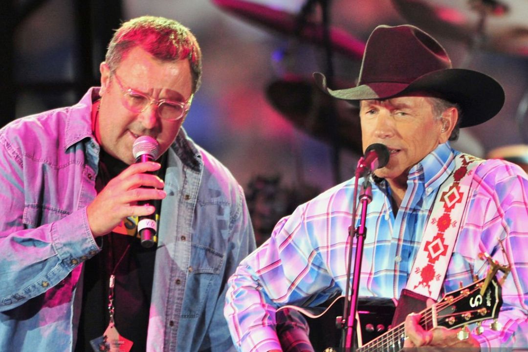 The atmosphere at Dallas Cowboys Stadium was electric as Vince Gill and ...