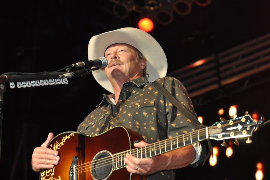 Alan Jackson completely stole the show with his iconic song “Drive ...