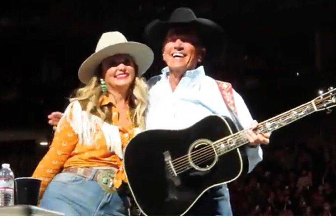 Run - George Strait & Miranda Lambert ( Las Vegas 12/03 ) - Golden Music