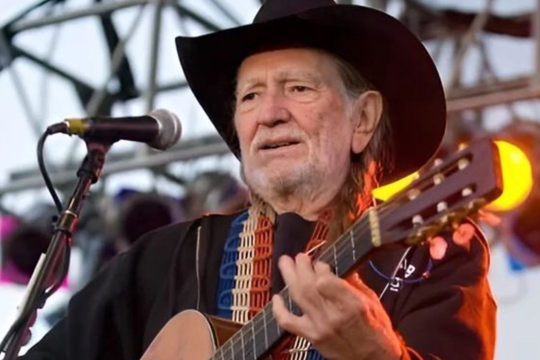 Seven Spanish Angels - Willie Nelson - Golden Music